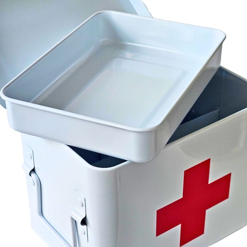 RED CROSS FIRST AID ENAMEL BOX