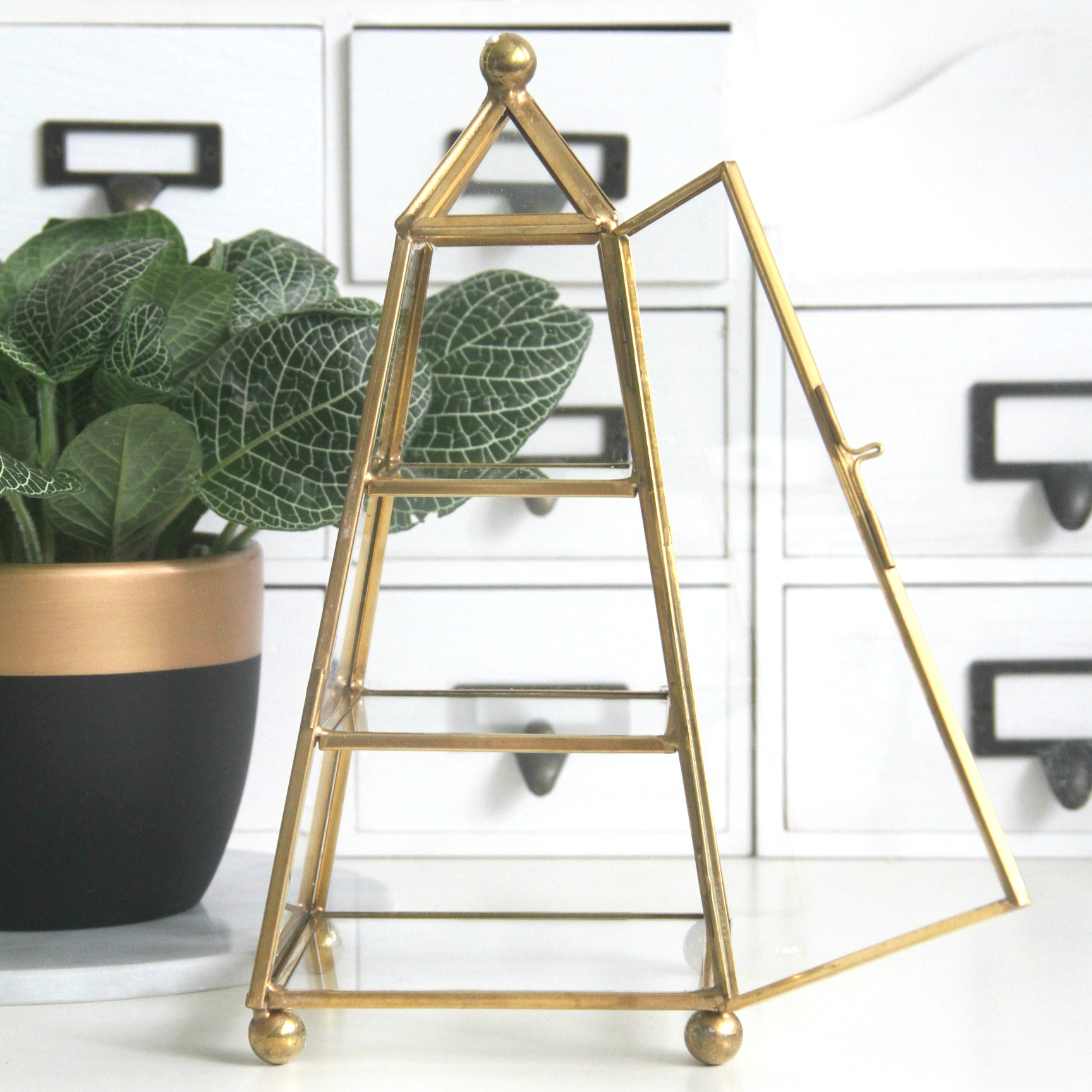 TOWER GLASS DISPLAY