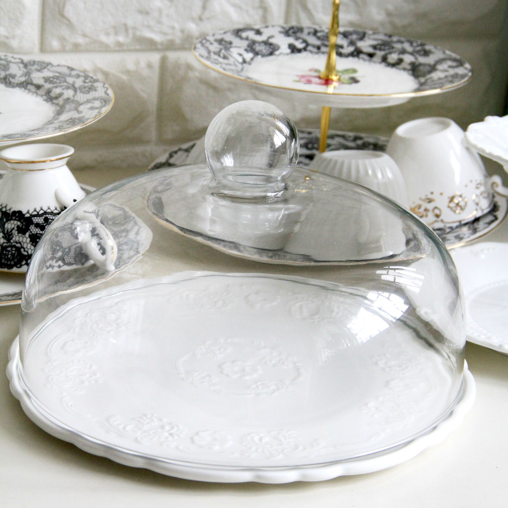 GLASS CLOCHE WITH CERAMIC BASE