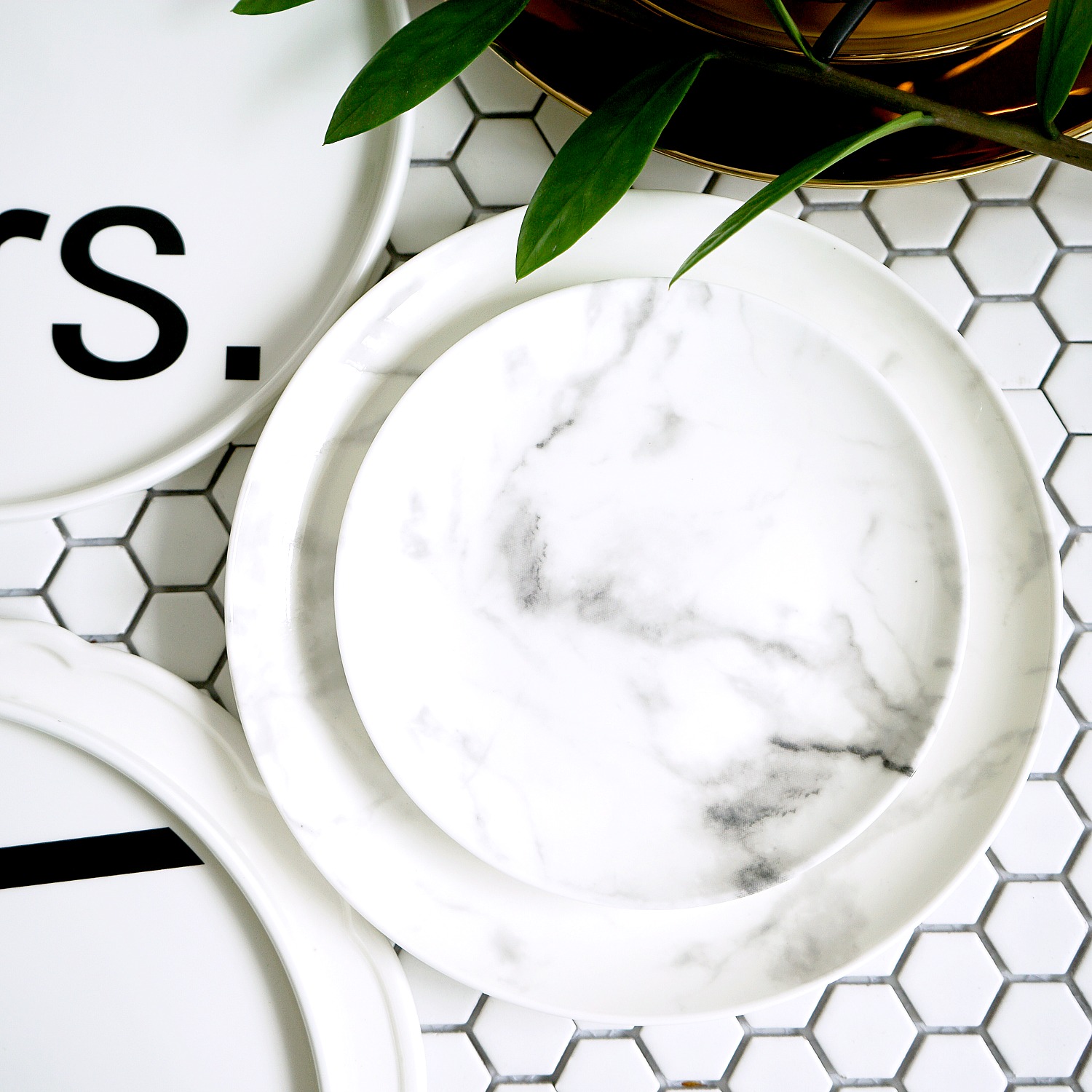 CLASSIC GLOSSY MARBLE PLATES
